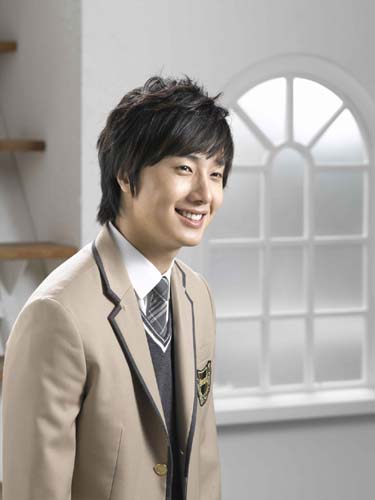Jung Il-woo as Yoon-ho in Unstoppable High kick. 20071