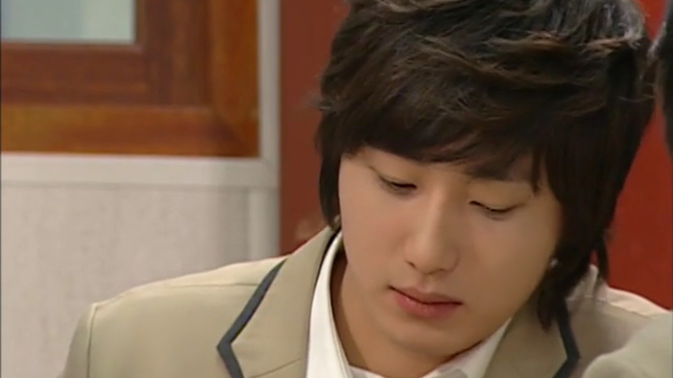 Jung Il-woo as Yoon-ho in Unstoppable High kick. 200715
