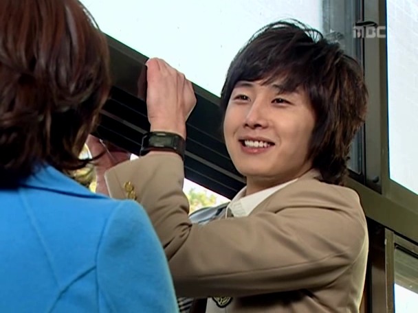 Jung Il-woo as Yoon-ho in Unstoppable High kick. 200716